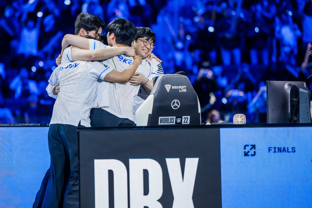 League of Legends esports x Secretlab chairs | Secretlab US